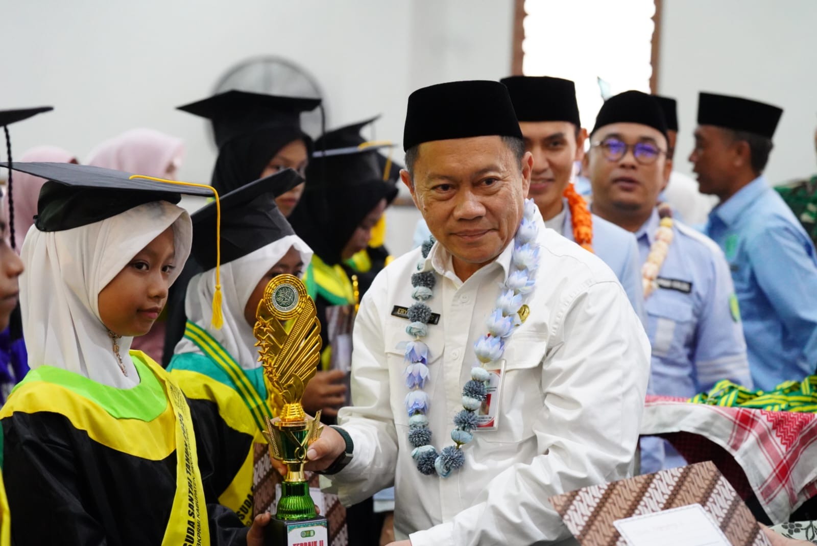 Wisuda Akbar ke-14 LPPTKA-BKPRMI Tanah Bumbu, Wujud Komitmen Mencetak Generasi Qurani ...